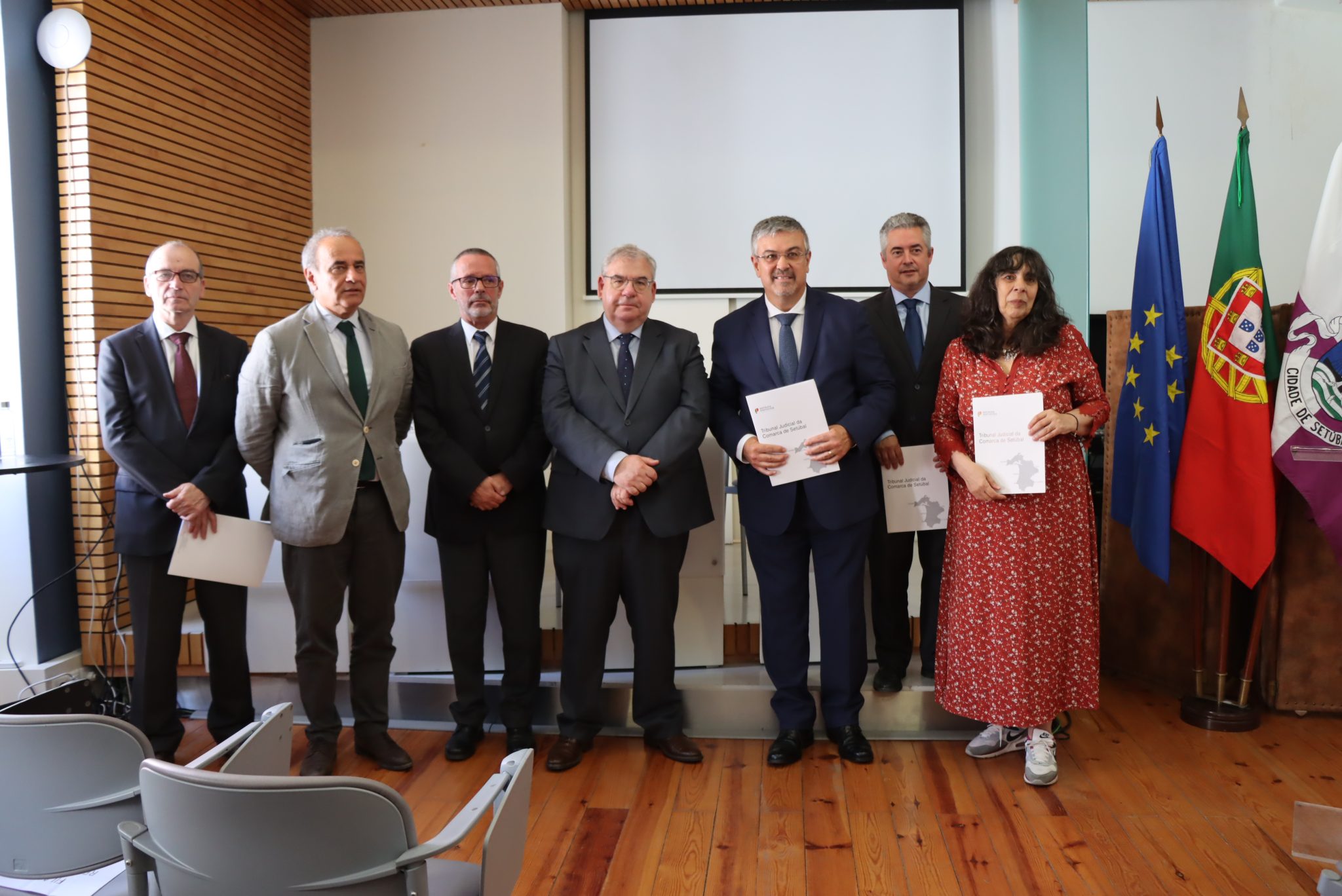 COVID-19: Funcionamento das Equipas Multidisciplinares de Apoio Técnico ...